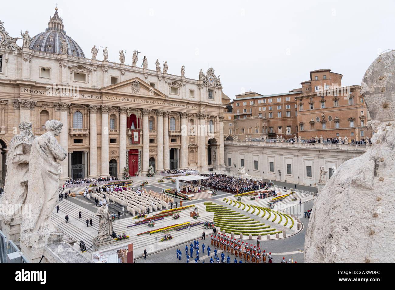 General view of St. Peter's Square during the Easter Holy Mass. Pope ...