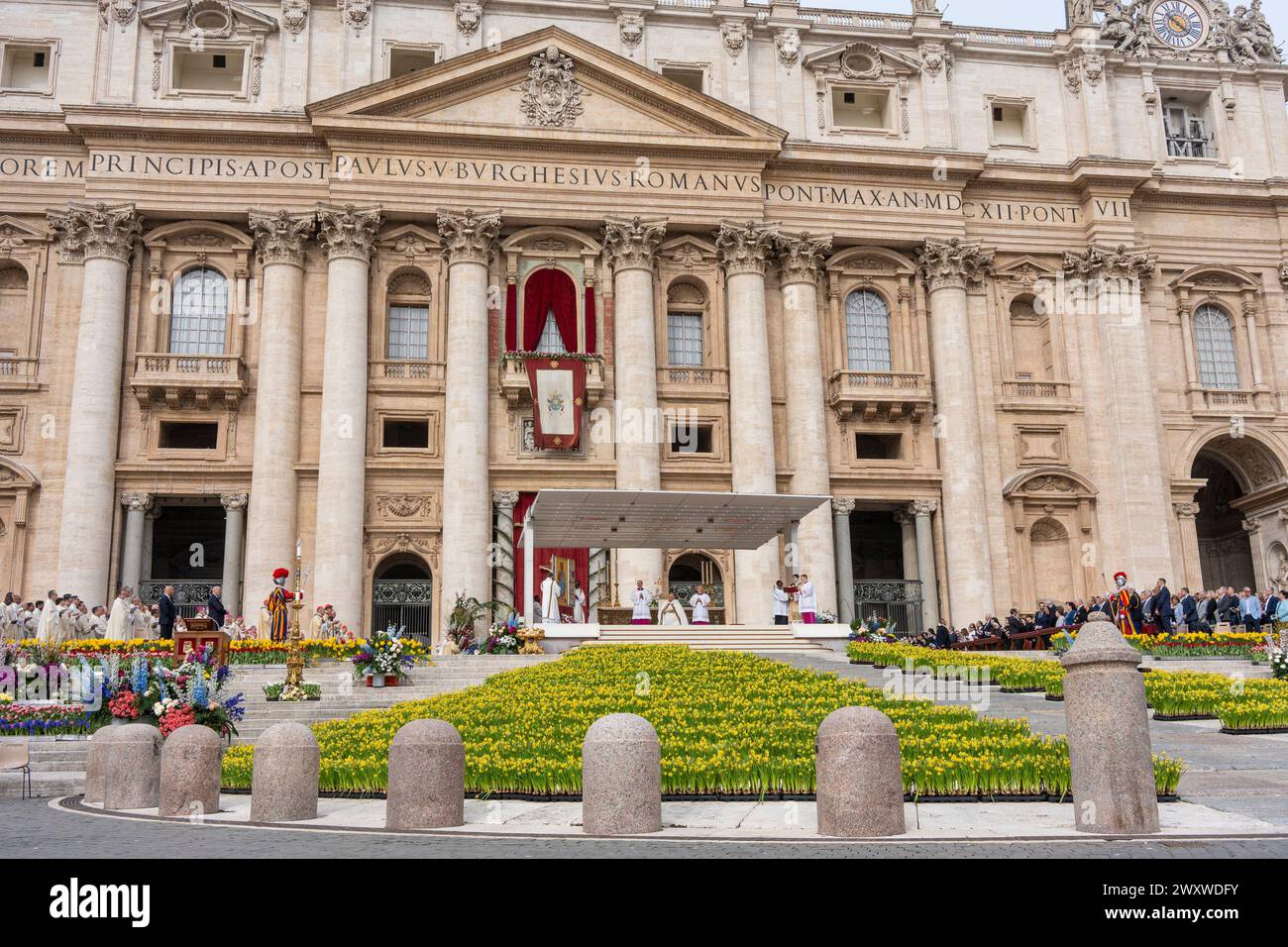 General view of St. Peter's Square during the Easter Holy Mass. Pope ...
