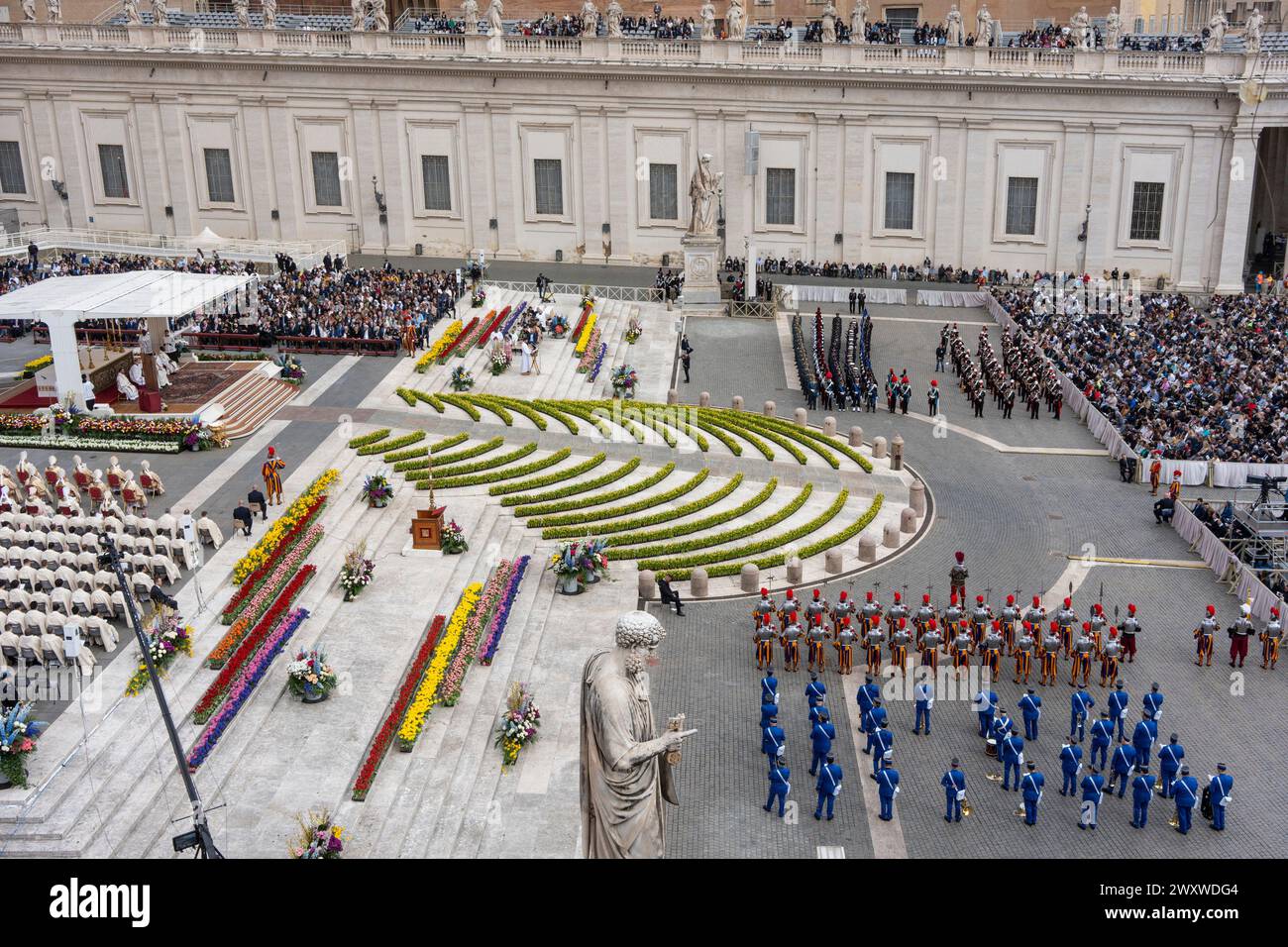 General view of St. Peter's Square during the Easter Holy Mass. Pope ...