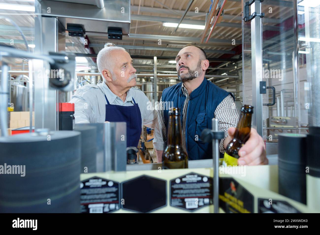Brewery conveyor working in factory hi-res stock photography and images ...