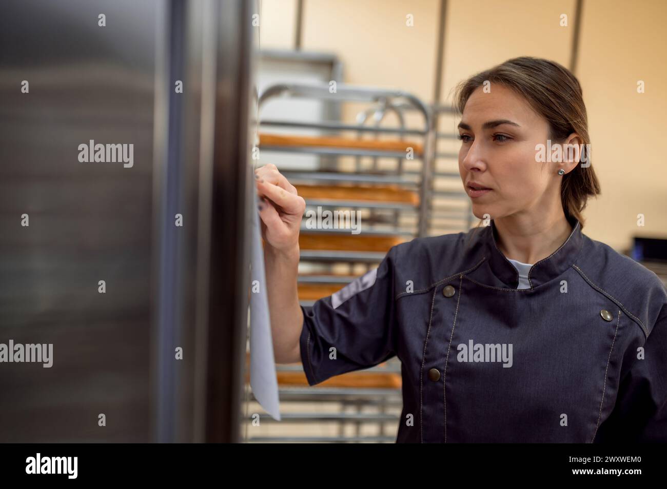 Woman professional baker posing at her workplace Stock Photo - Alamy