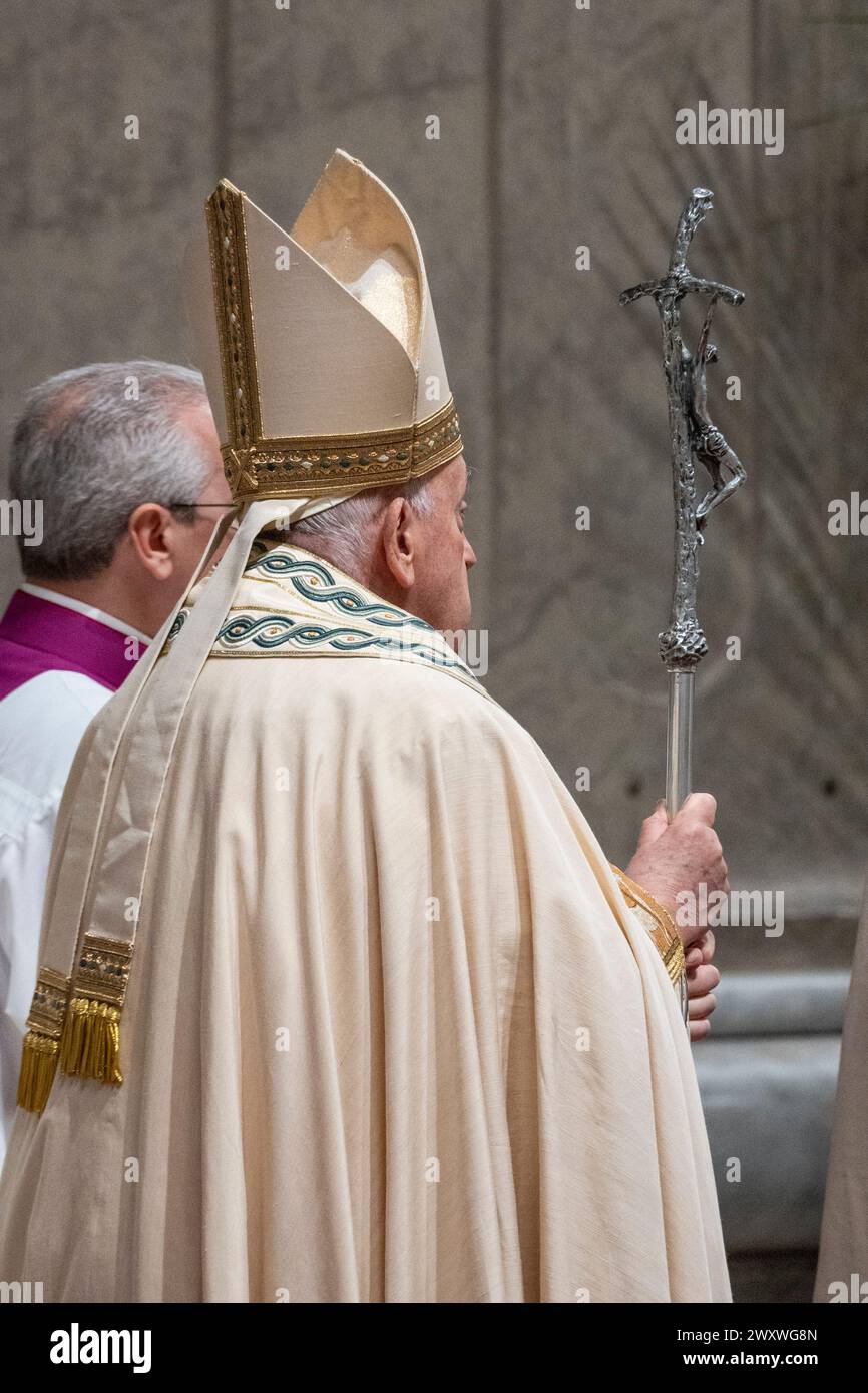 Pope Francis delivers his blessing during the solemn Easter Vigil ...
