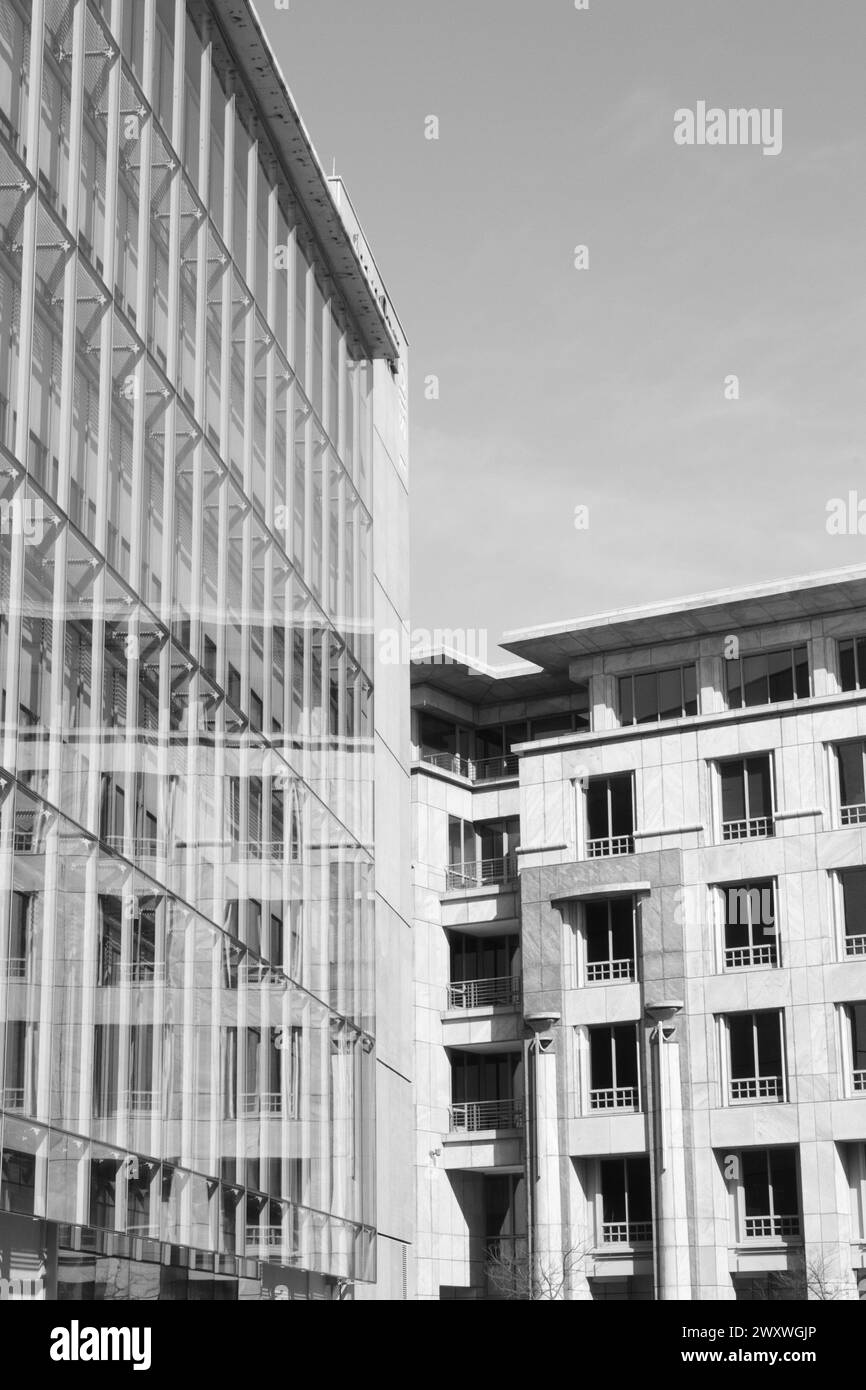 High rise urban building Black and White Stock Photos & Images - Alamy