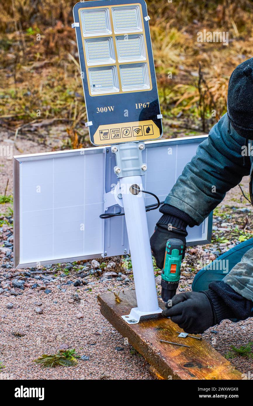 Installing completely self-contained, stand alone solar-powered LED ...