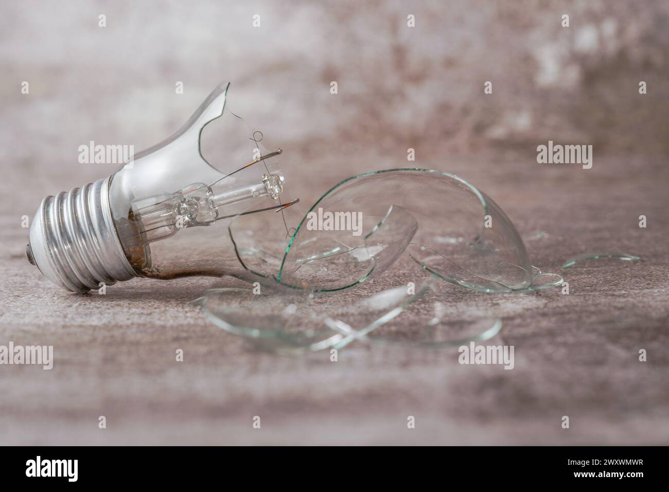 Broken light bulb hammer hi-res stock photography and images - Alamy