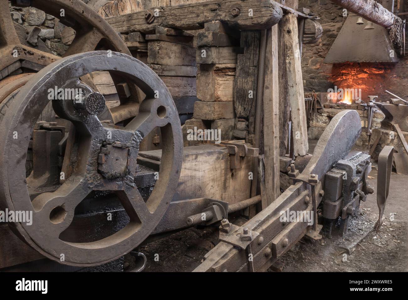 Blacksmith industrial revolution hi-res stock photography and images - Alamy