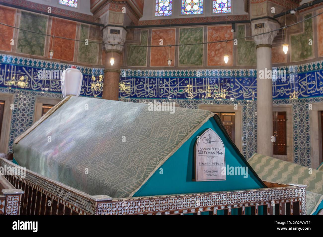 Tomb of Suleiman the Magnificent, Suleymaniye mosque, Istanbul, Turkey ...