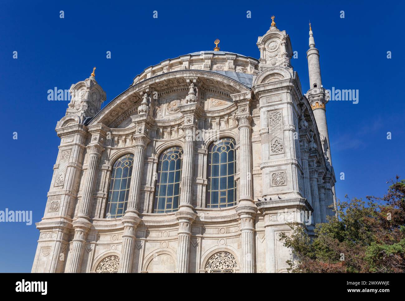 Büyük mecidiye ortaköy camii hi-res stock photography and images - Alamy