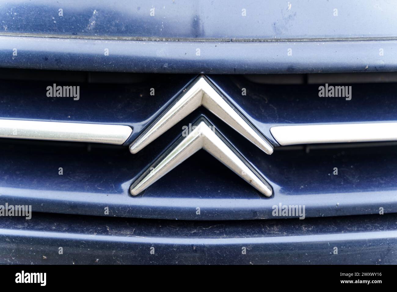 Citroen car badge hi-res stock photography and images - Alamy
