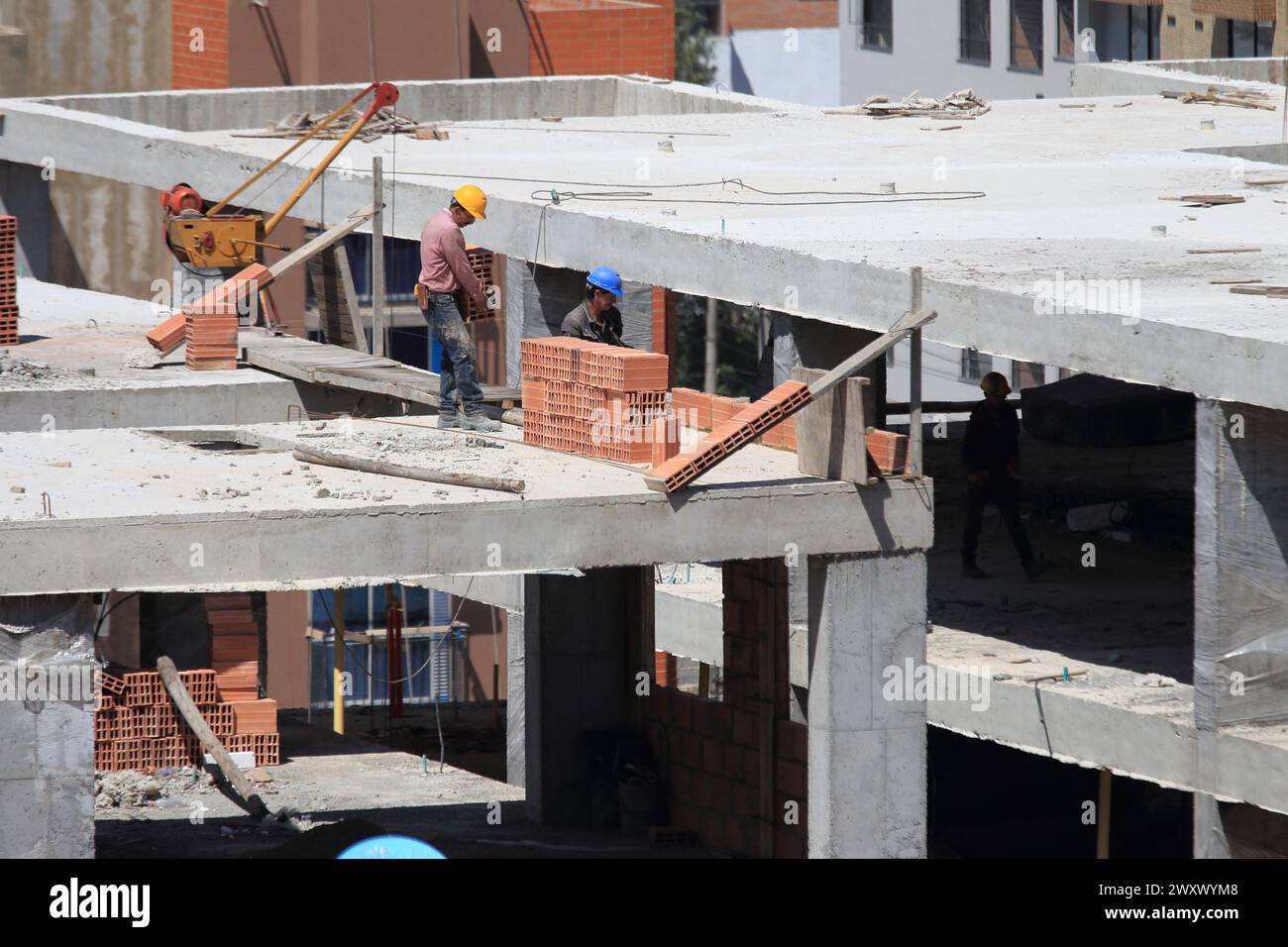 Bogota; Colombia. 26-01-2024- Construction workers meet during a ...