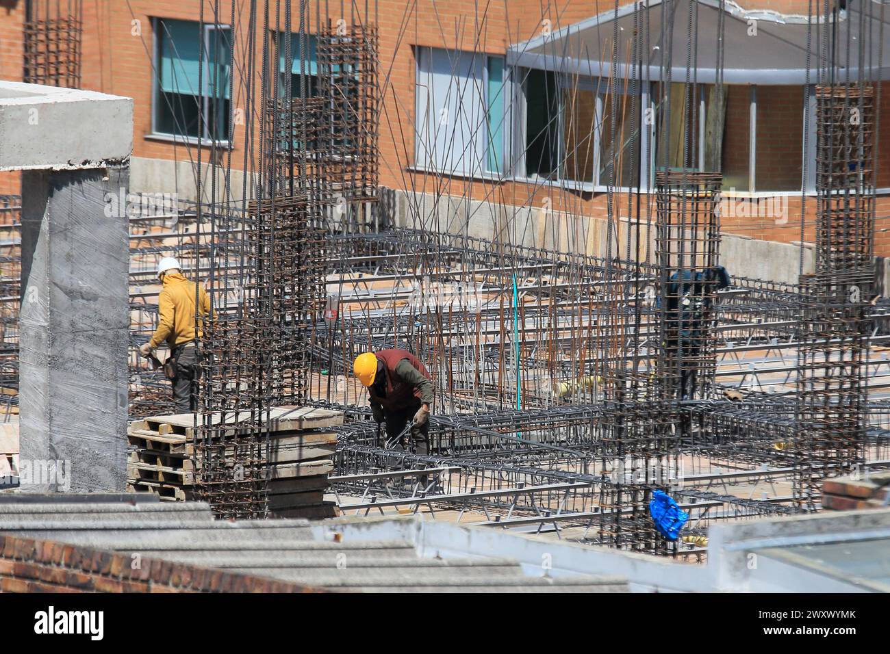 Construccion workers hi-res stock photography and images - Alamy