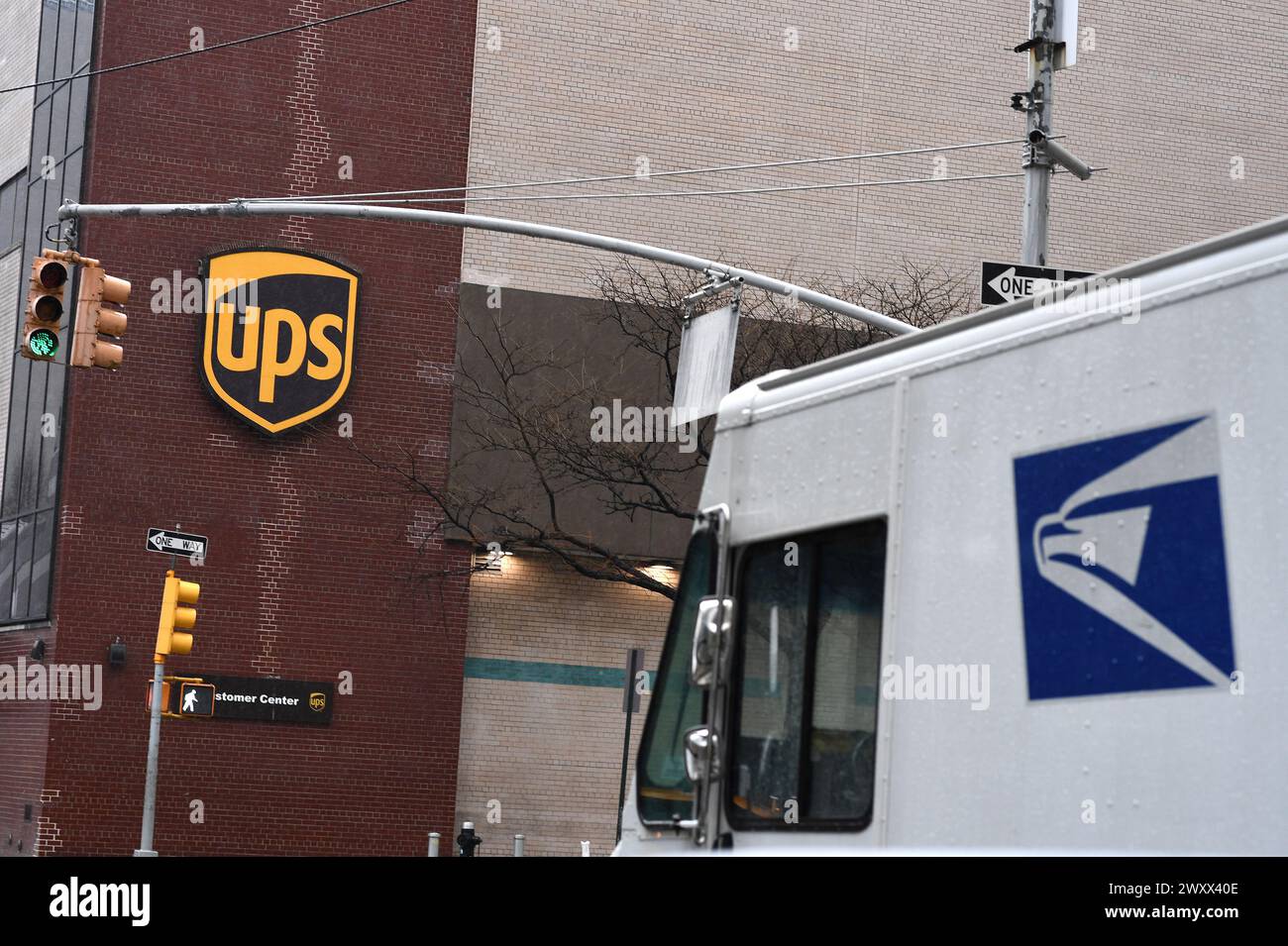 Usps air mail hi-res stock photography and images - Alamy