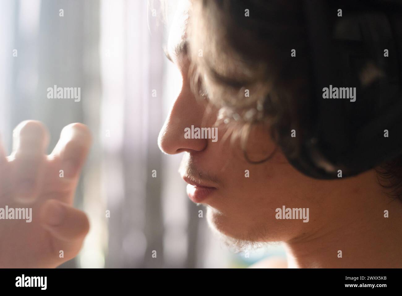 Nose against the window hi-res stock photography and images - Alamy