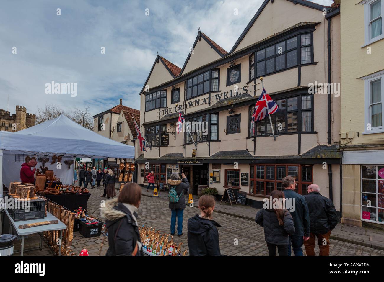 Wells england somerset market square hi-res stock photography and ...