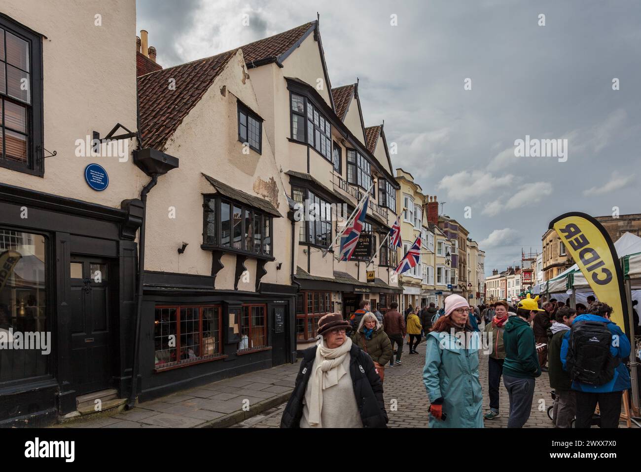 Wells, Somerset, England, UK: Saturday Market in the market square ...