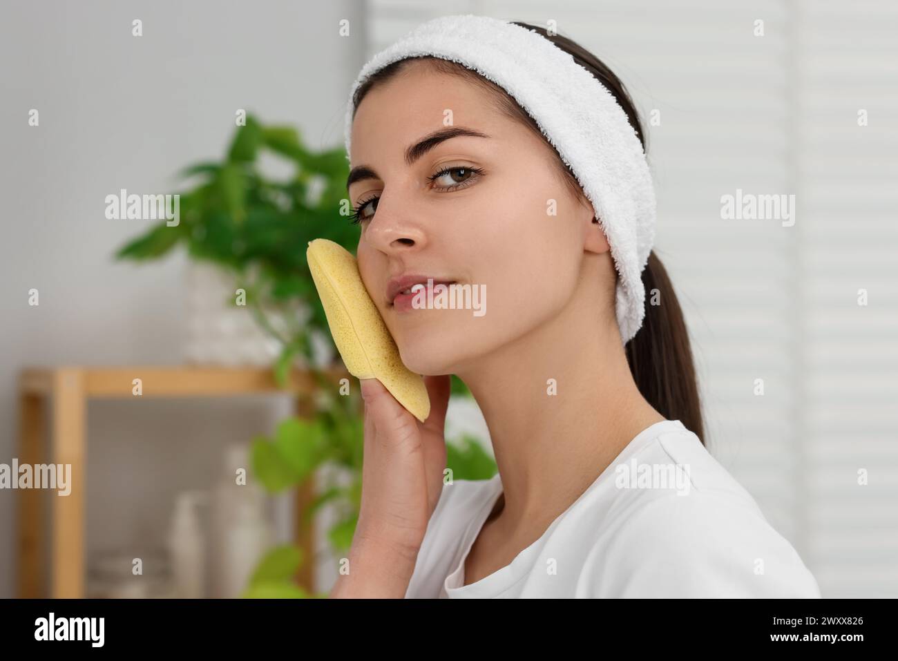 Face washing woman sponge hi-res stock photography and images - Alamy