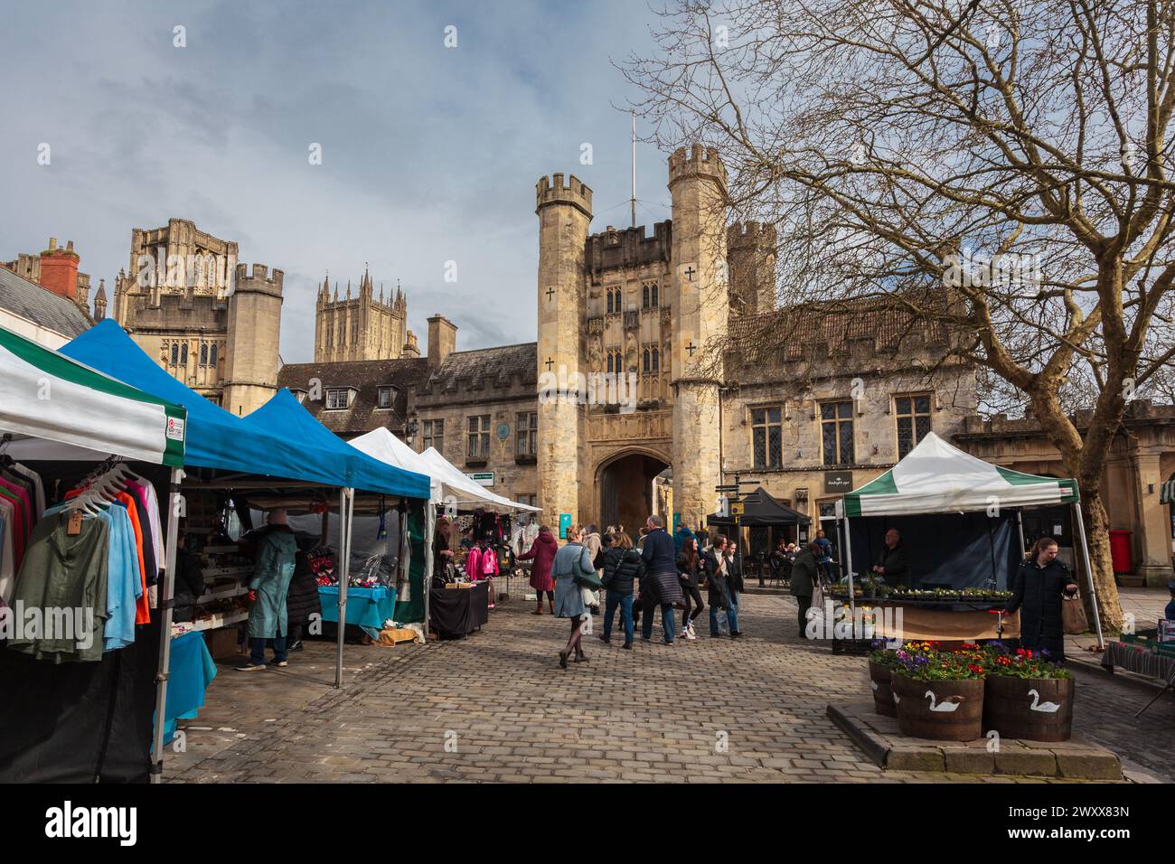 Wells england somerset market square hi-res stock photography and ...