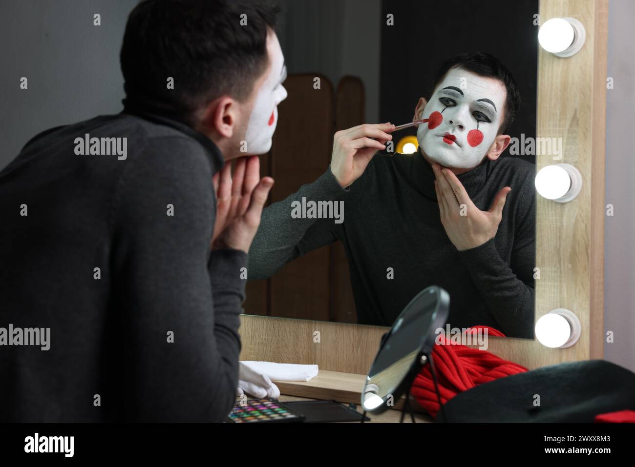 Room circus performer makeup hi-res stock photography and images - Alamy