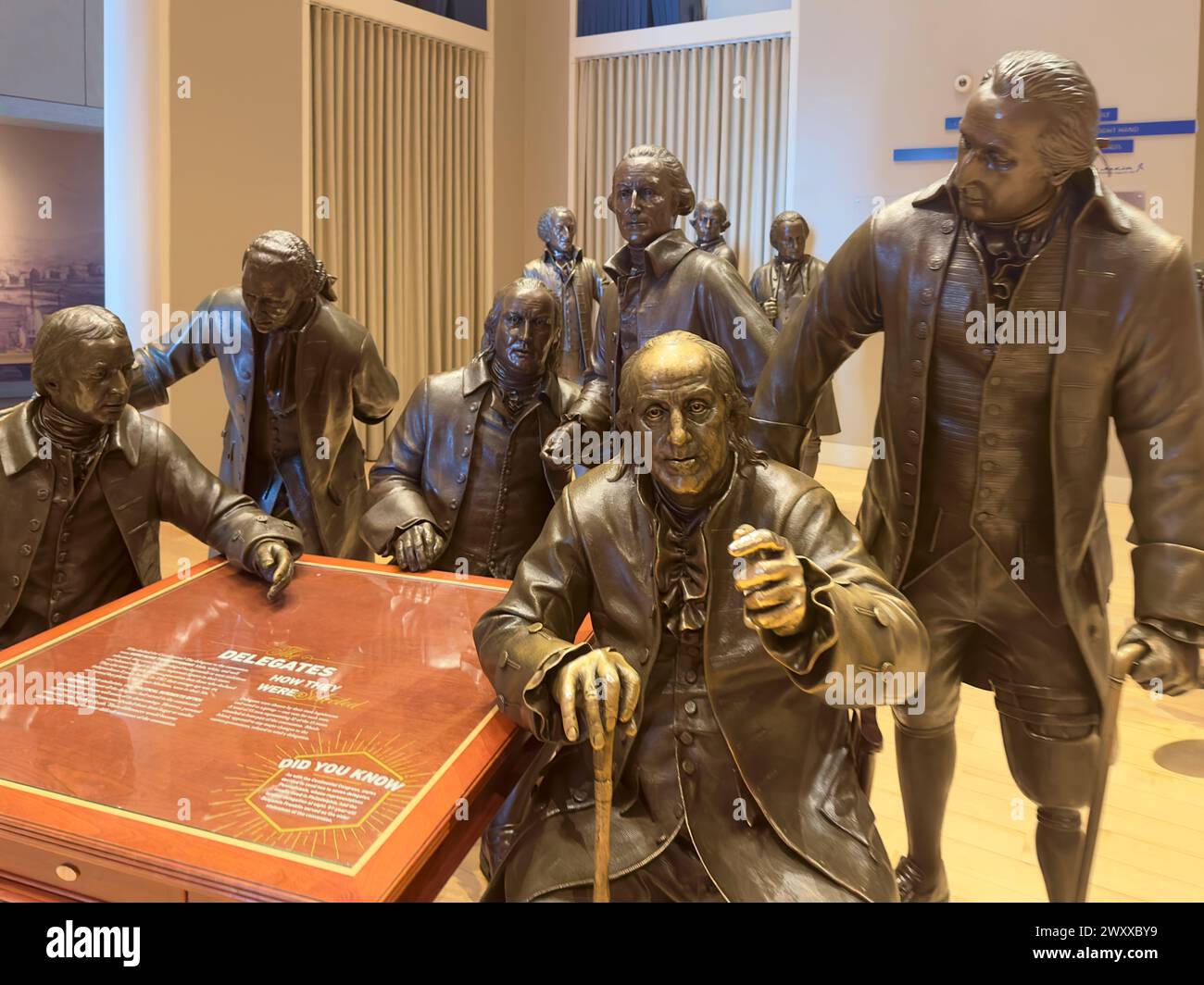 National constitution center statue hi-res stock photography and images ...