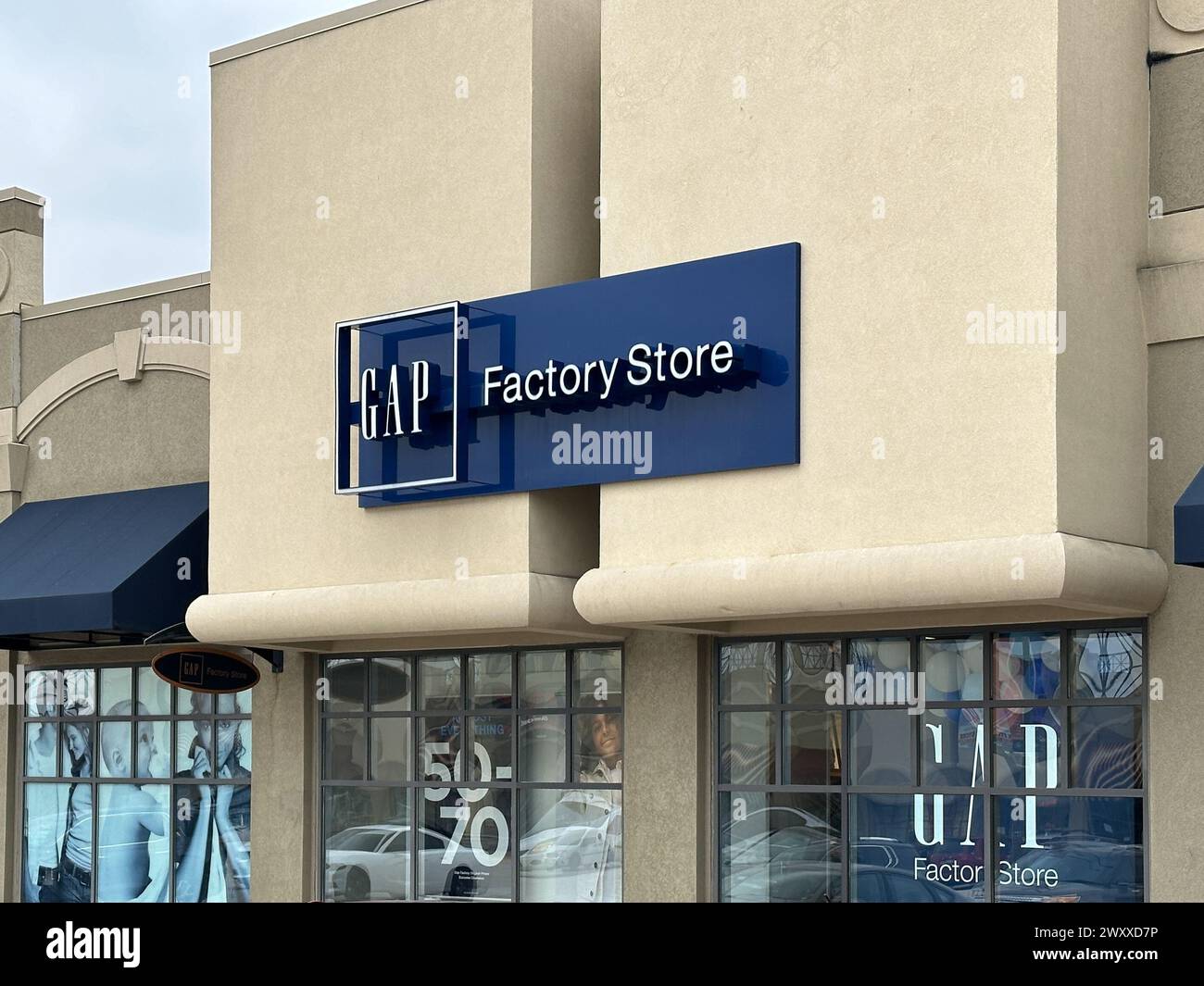 Premium outlet mall hi res stock photography and images Page 4 Alamy