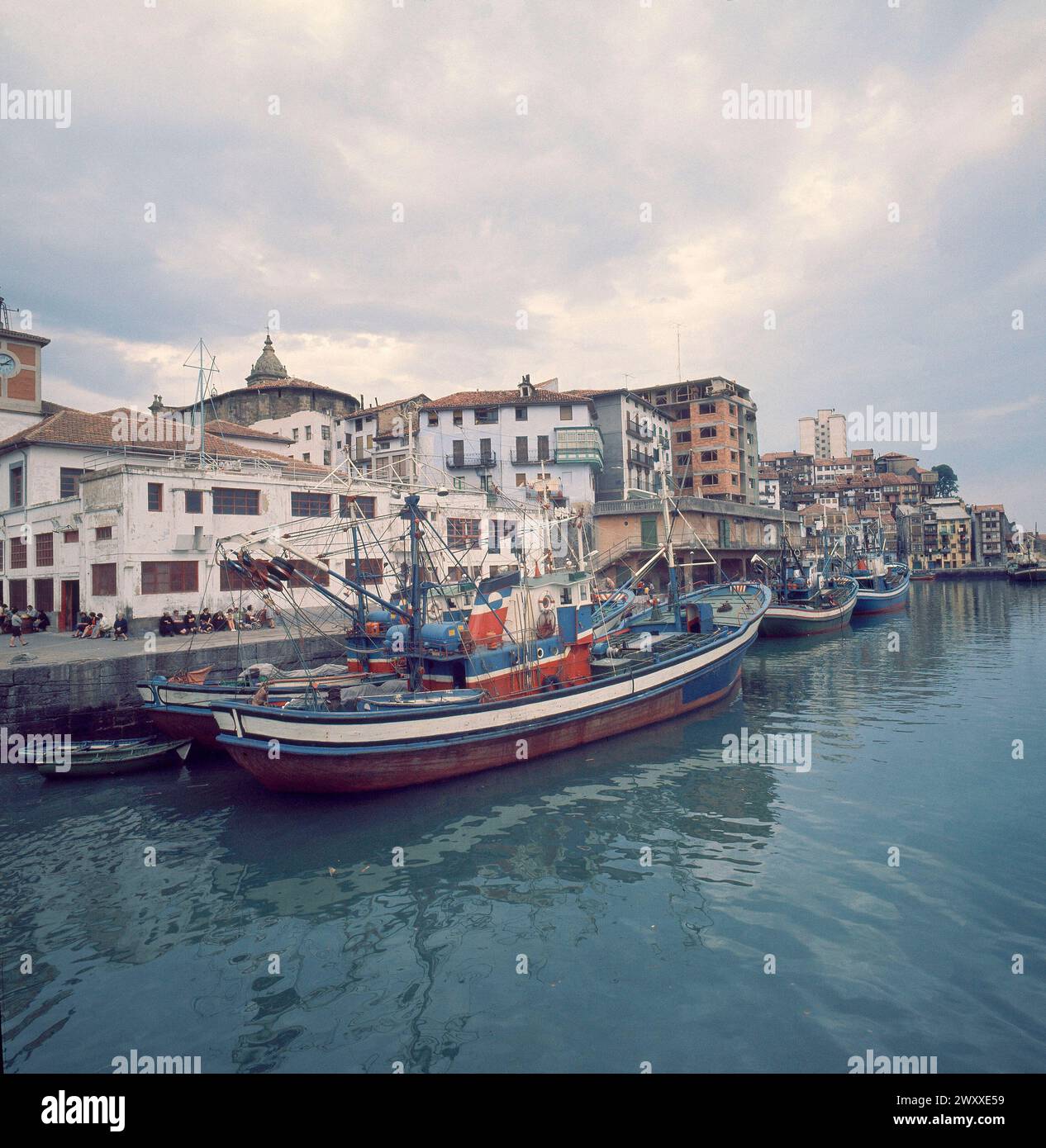 Bermeo puerto hi-res stock photography and images - Alamy