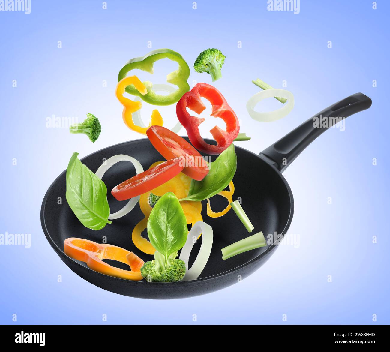 Onion sliced flying pan hi-res stock photography and images - Alamy