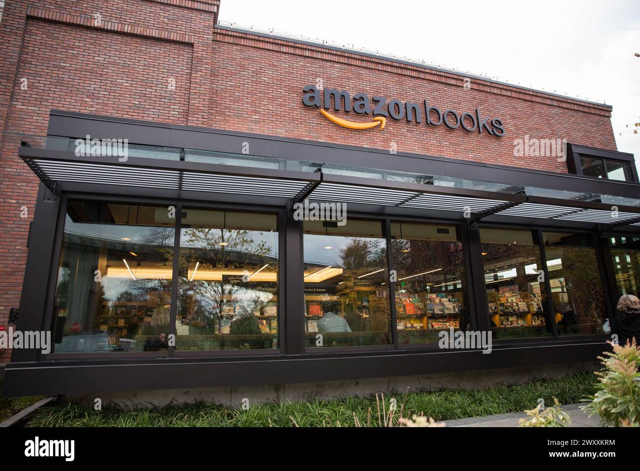 Amazon book store hi-res stock photography and images - Alamy