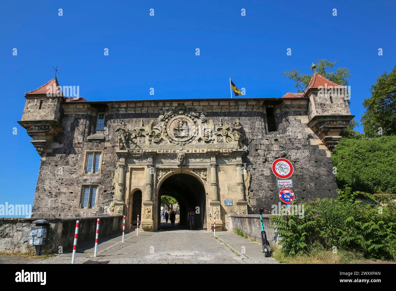Gate portal, lower castle gate, stone figures, decoration, relief ...