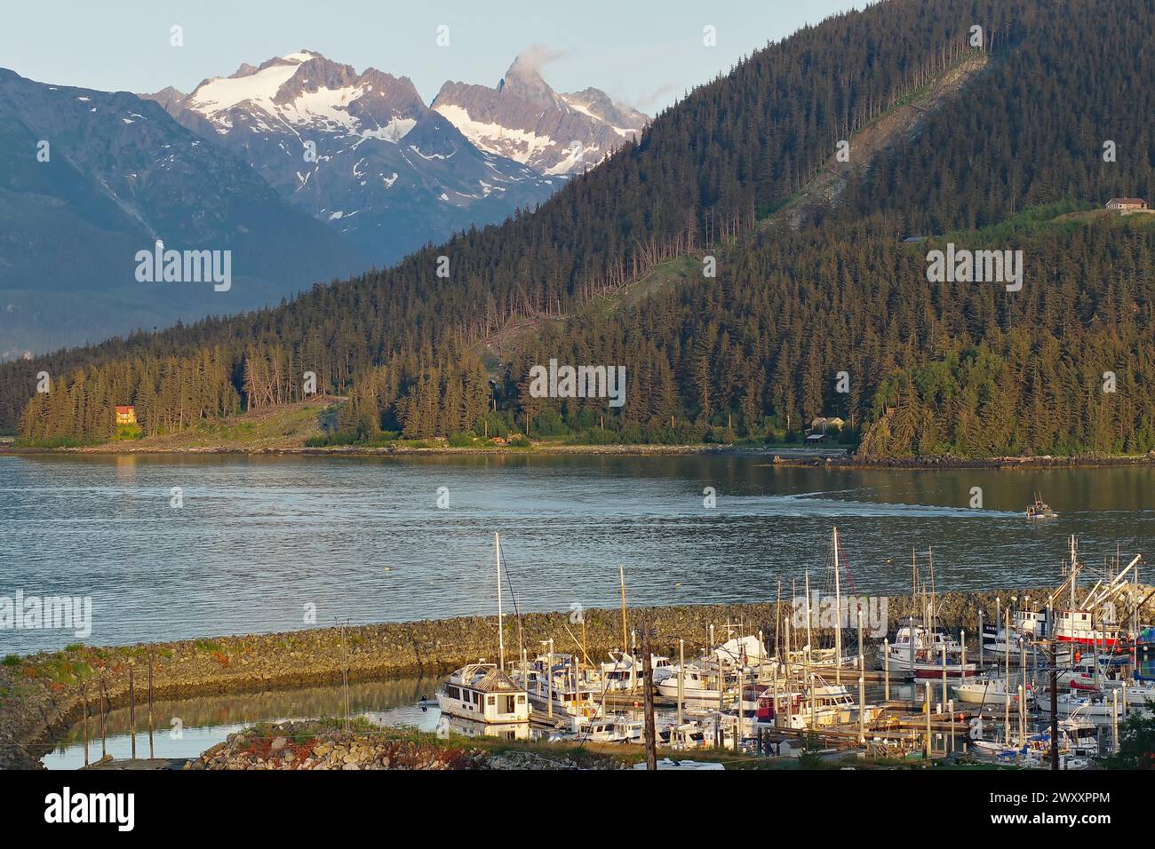 Harbor boat mountains hi-res stock photography and images - Alamy