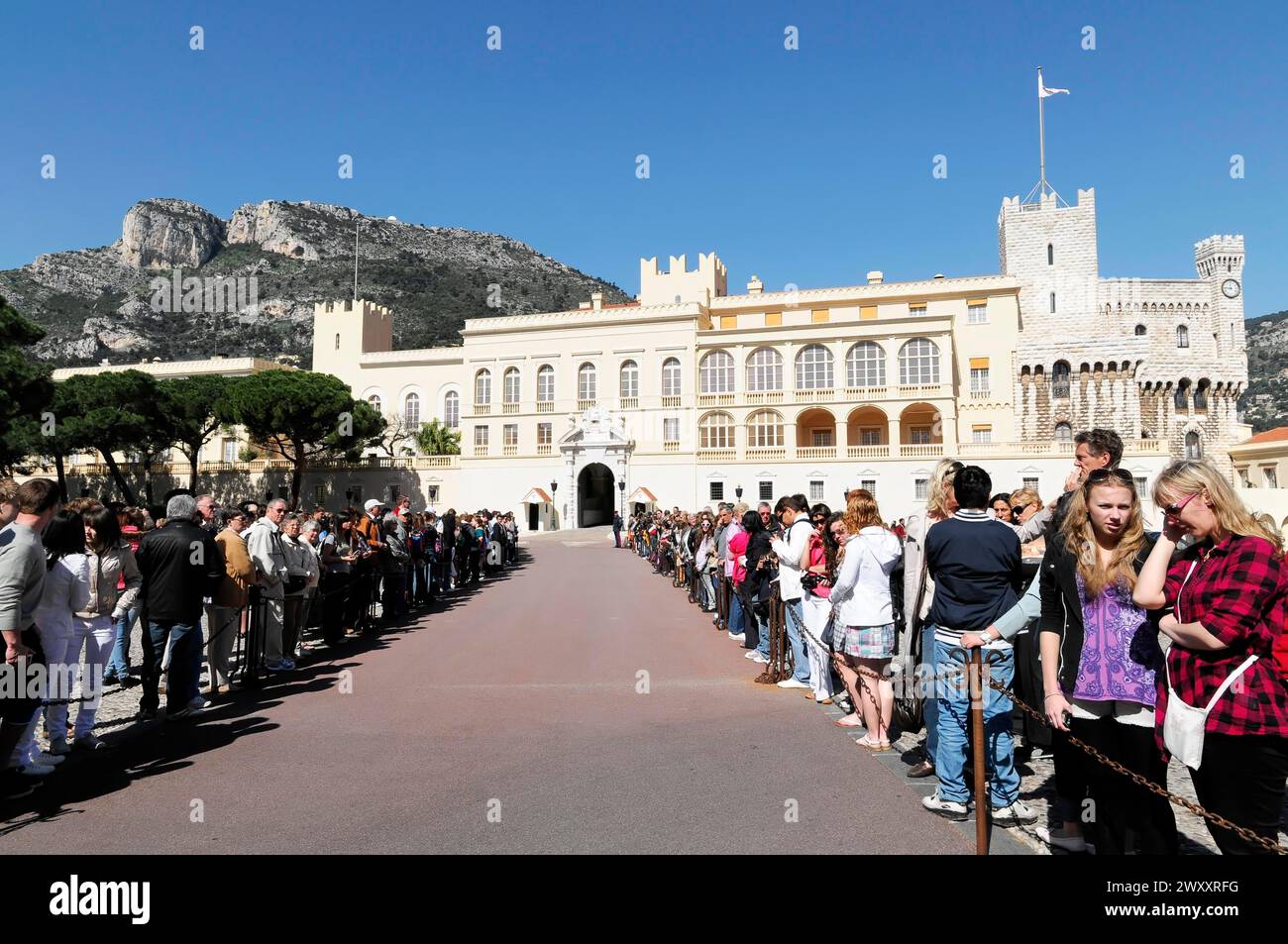 Changing of the princely guard at 12 o'clock in front of the Prince's ...