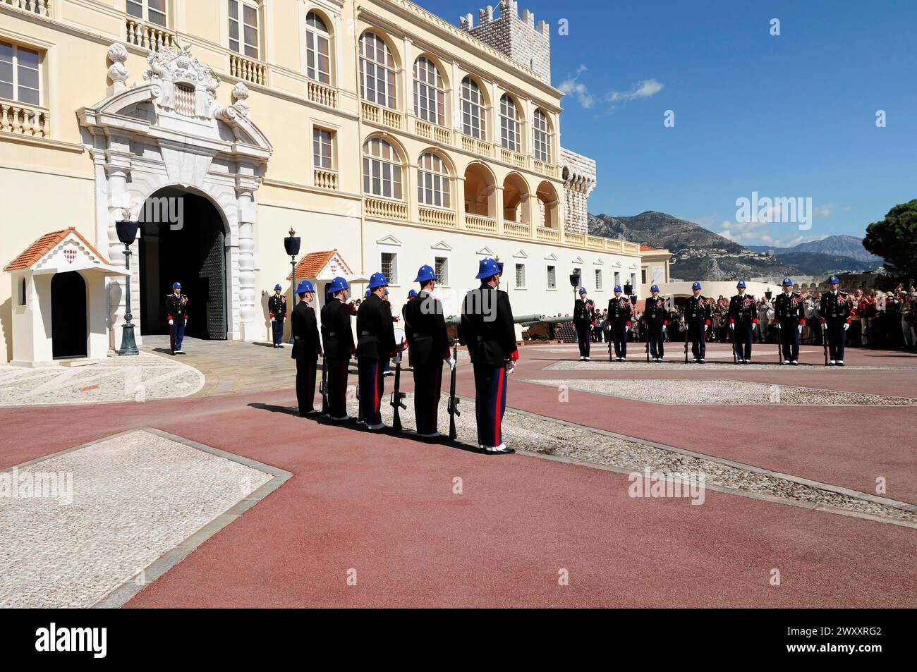 Changing of the guard of the princely guard at 12 o'clock in front of ...