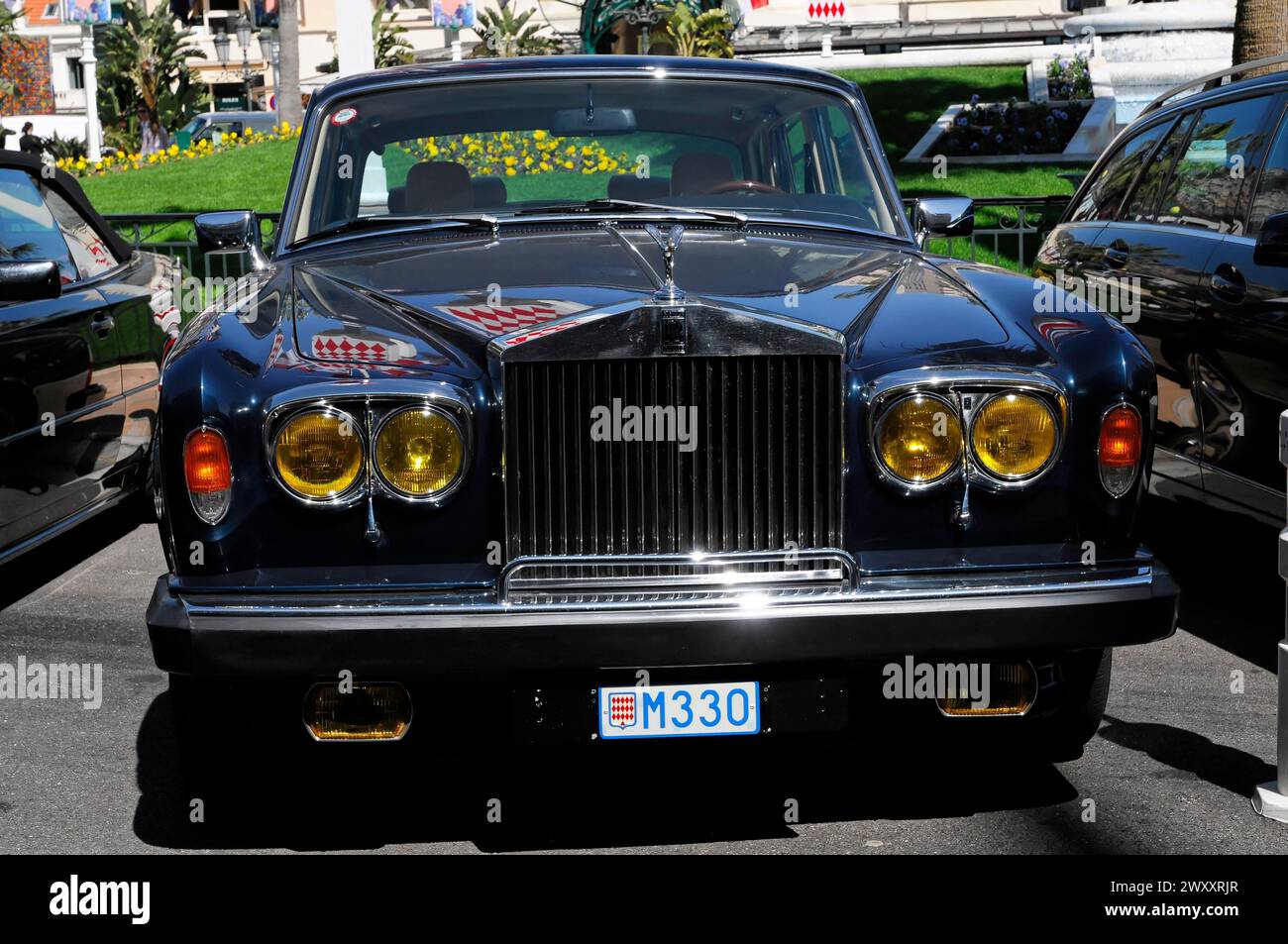 Front view of a black Rolls-Royce classic car with chrome details ...