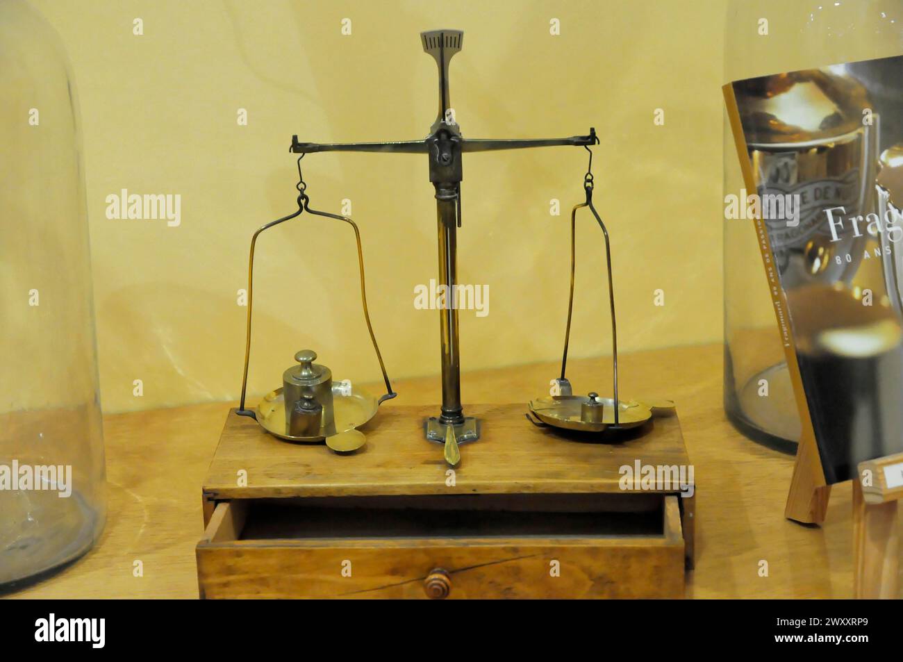Old brass scales on a wooden box, historical measuring instrument ...