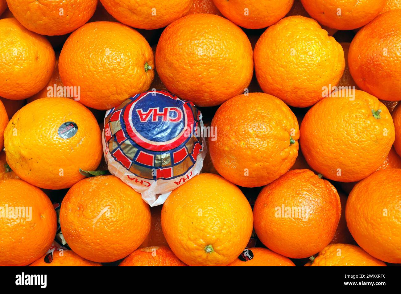 A group of oranges grouped around a still packed fruit, Nice, Cote d ...
