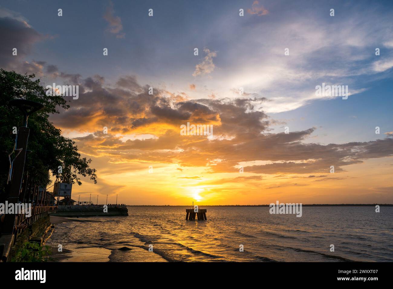 Brazil manaus river beach hi-res stock photography and images - Alamy