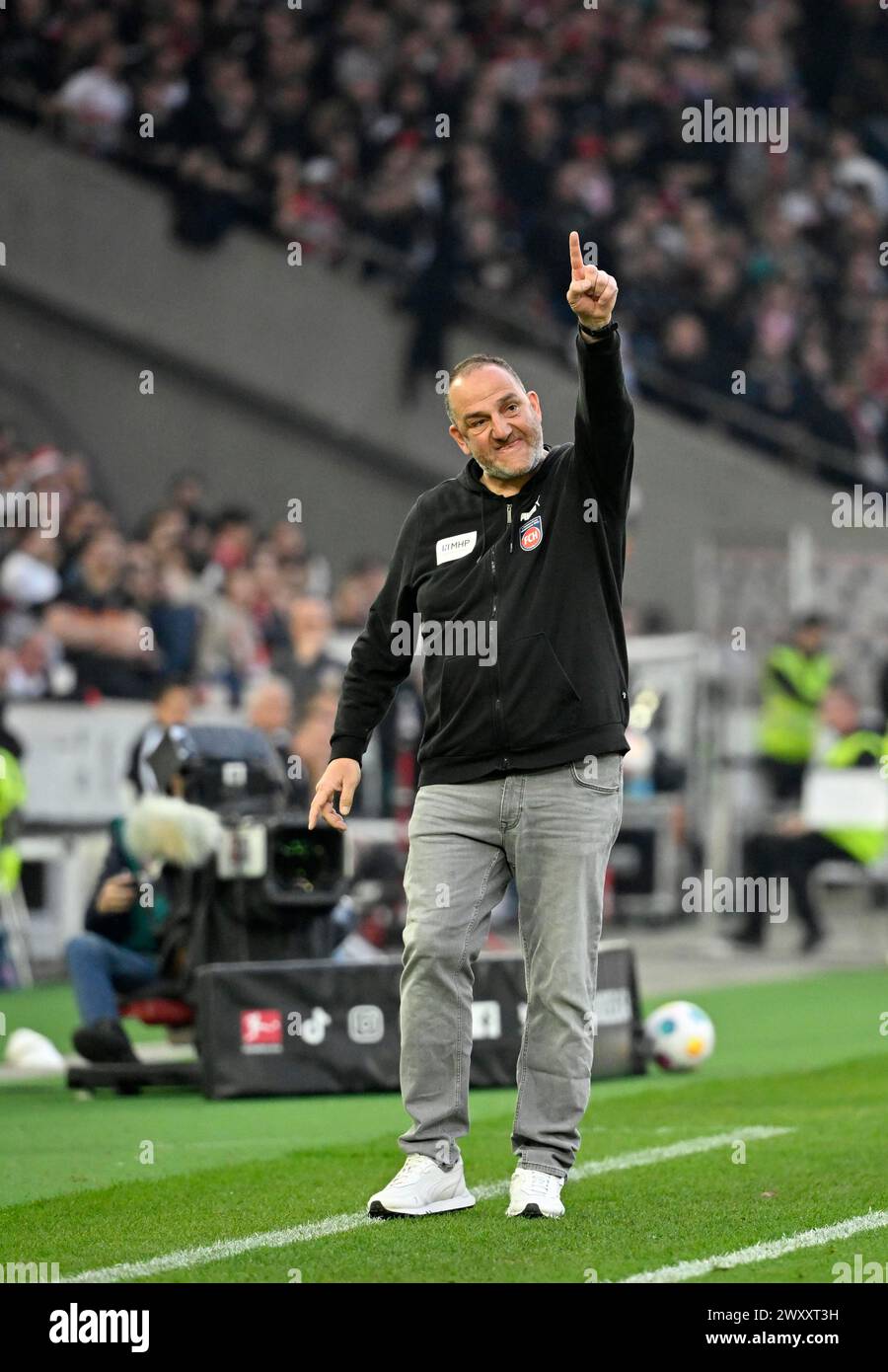Coach Frank Schmidt 1. FC Heidenheim 1846 FCH on the sidelines ...