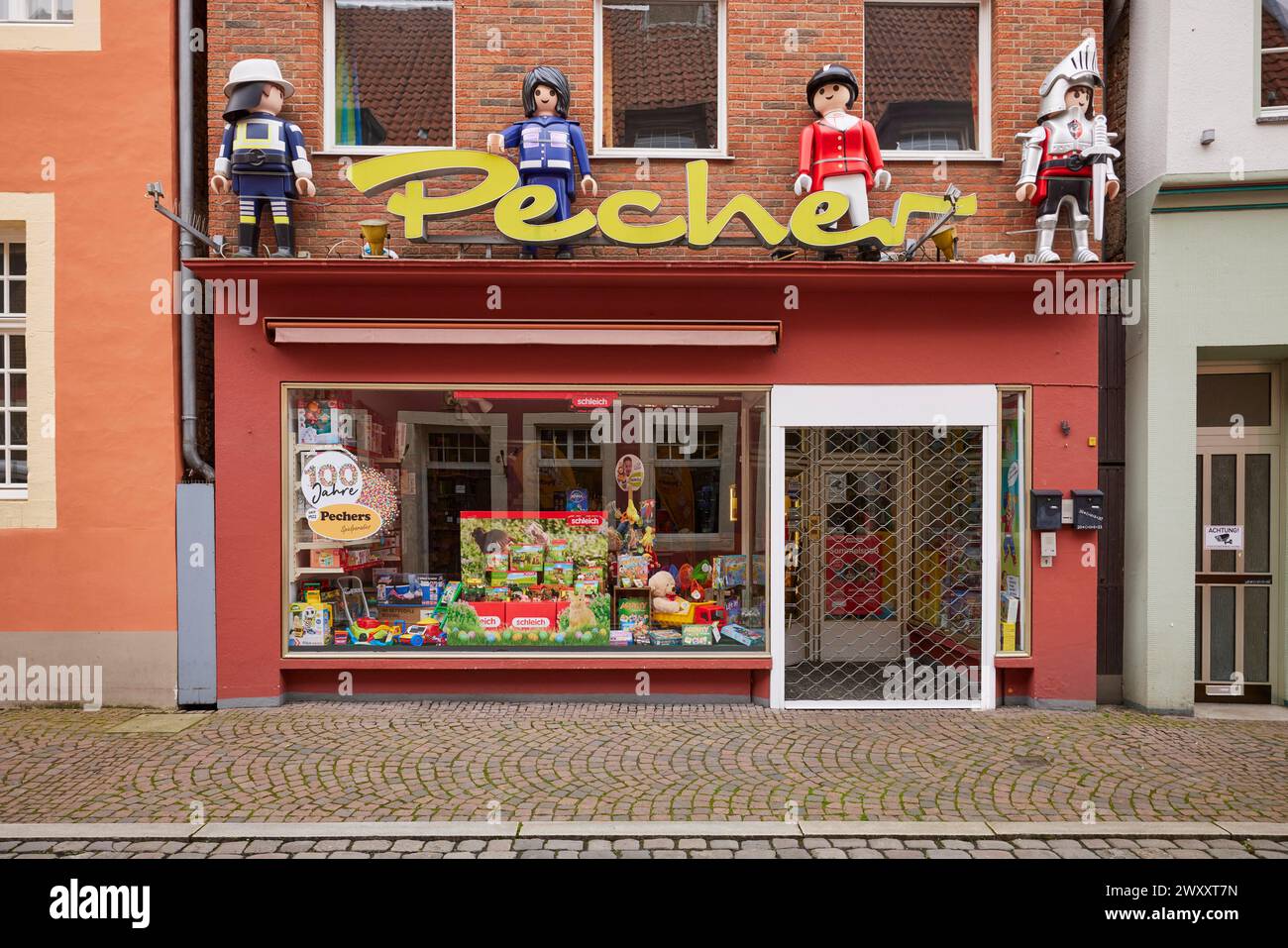Shop window of a toy shop with oversized Playmobil figures in Warendorf ...