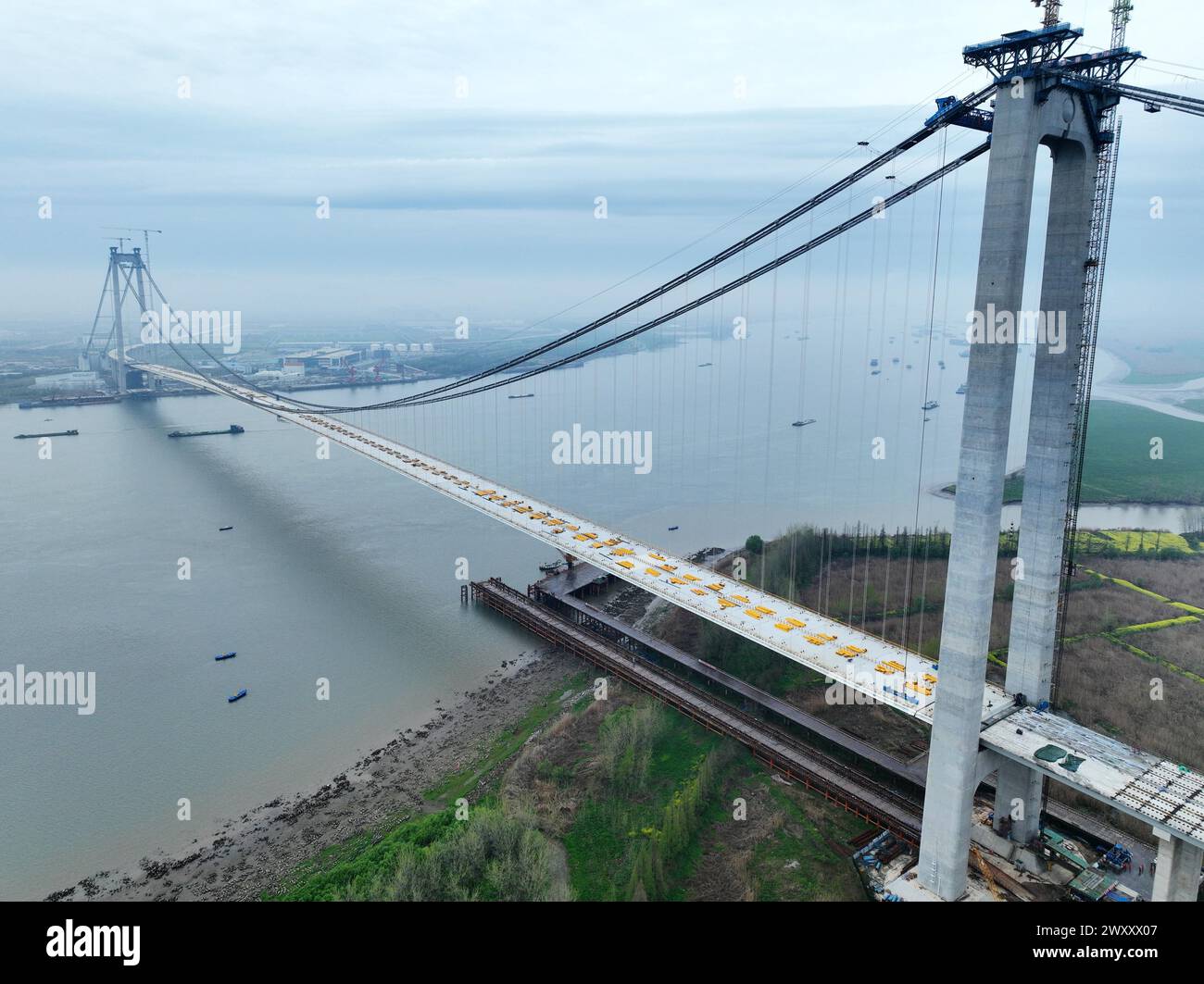 Aerial photo shows the Longtan Yangtze River Bridge under construction ...