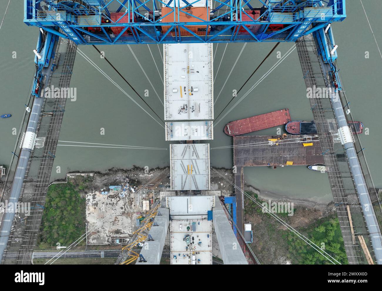 Aerial photo shows the Longtan Yangtze River Bridge under construction ...