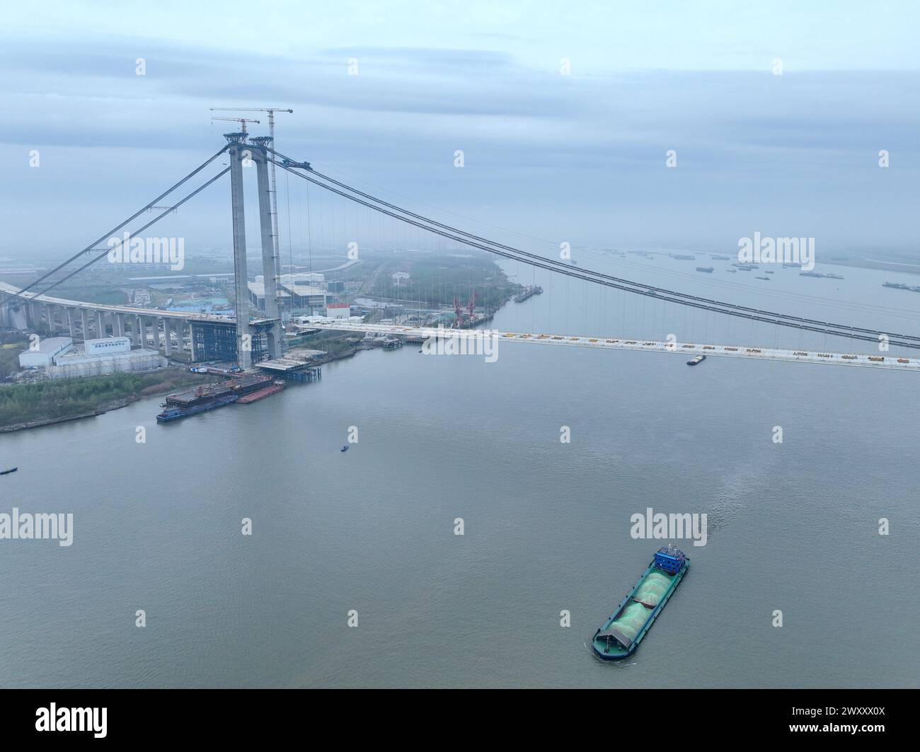 Aerial photo shows the Longtan Yangtze River Bridge under construction ...
