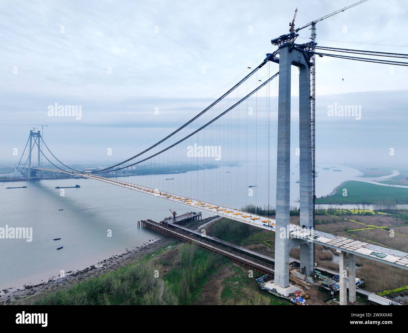 Aerial photo shows the Longtan Yangtze River Bridge under construction ...