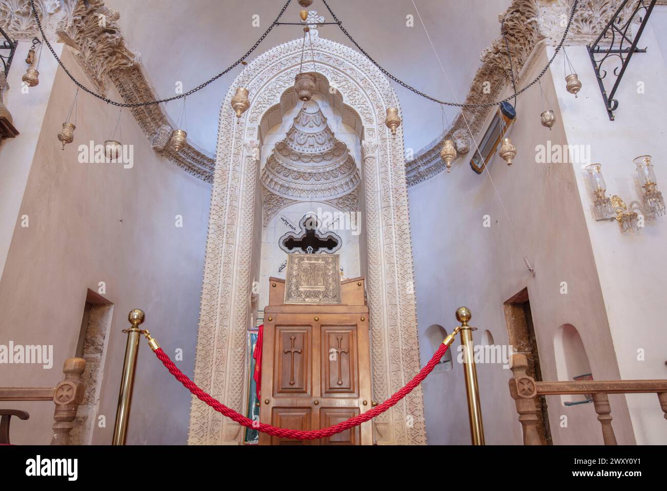 Interior of Mor Hananyo Monastery, Deyruzzaferan Manastiri, Monastery ...