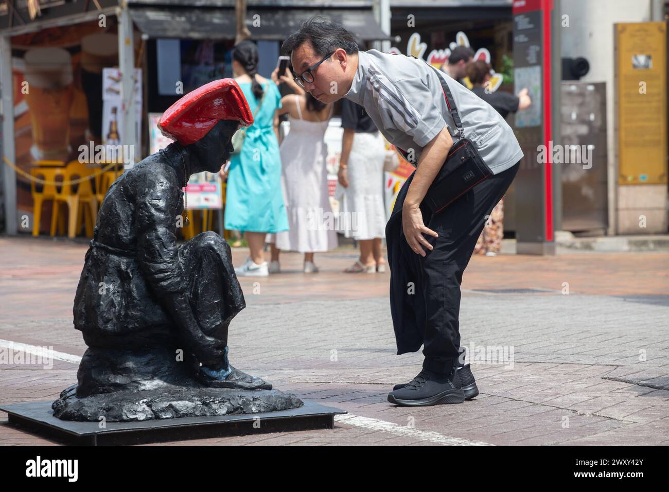 Samsui hi-res stock photography and images - Alamy