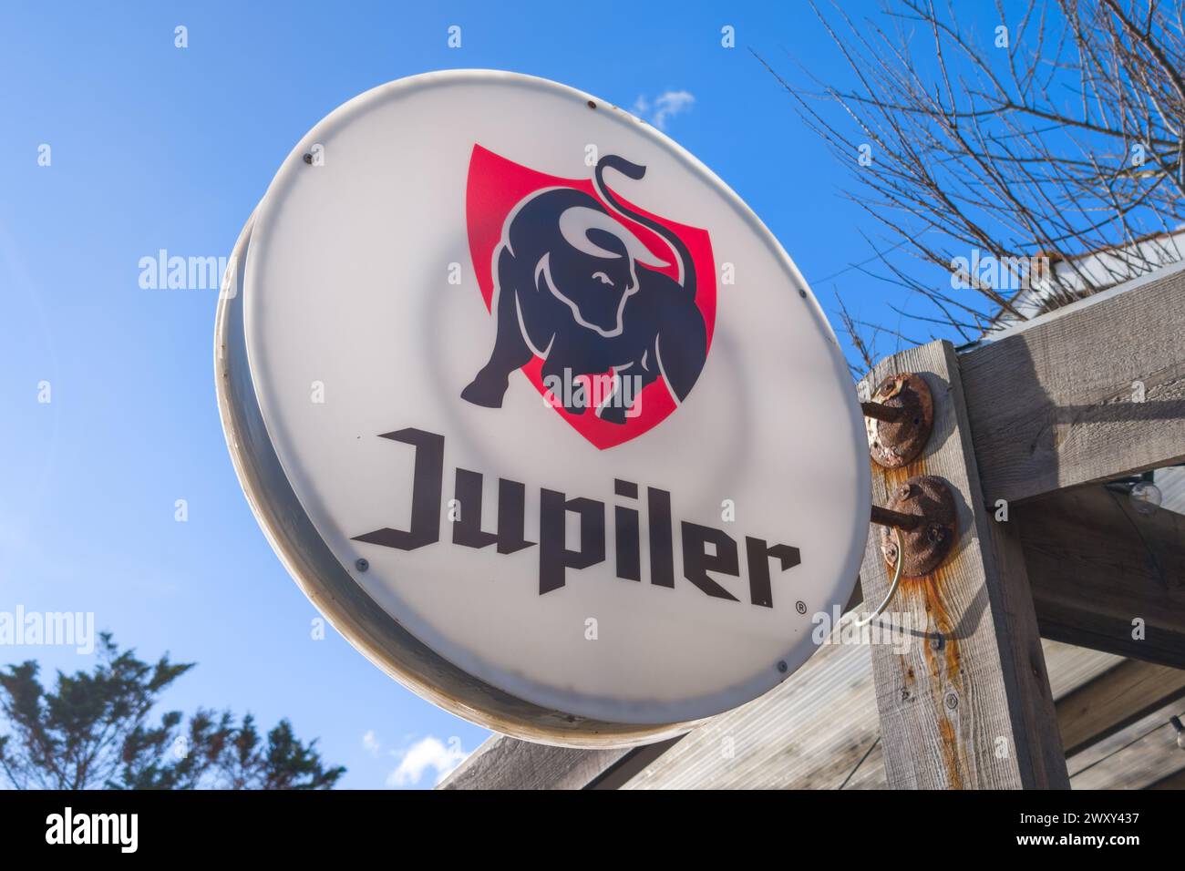 Jupiler bier logo hi-res stock photography and images - Alamy