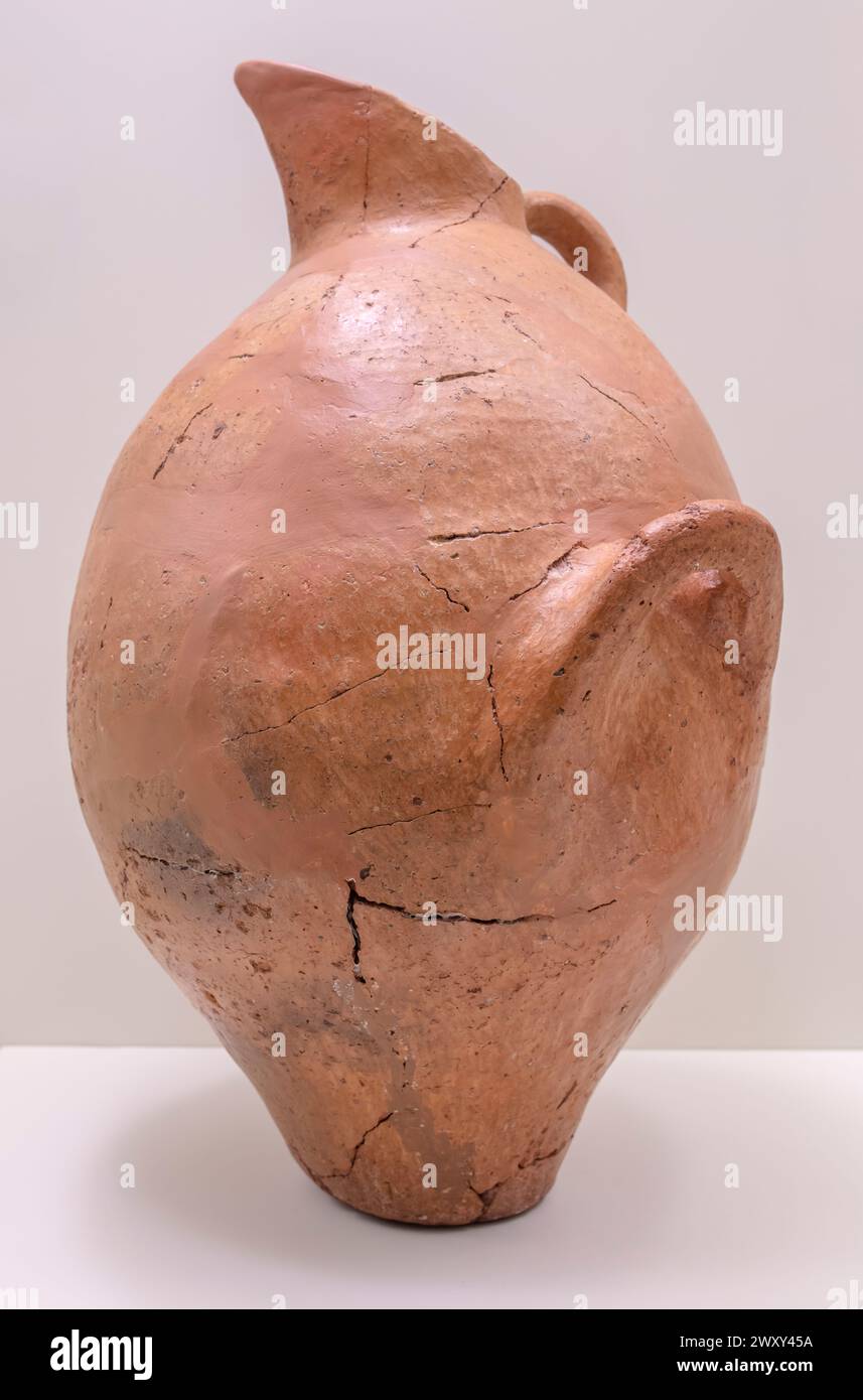 Hittite pottery, Alacahoyuk, Alaca Hoyuk, Corum Province, Turkey Stock ...