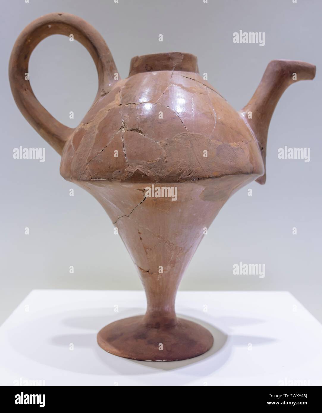Hittite pottery, Alacahoyuk, Alaca Hoyuk, Corum Province, Turkey Stock ...