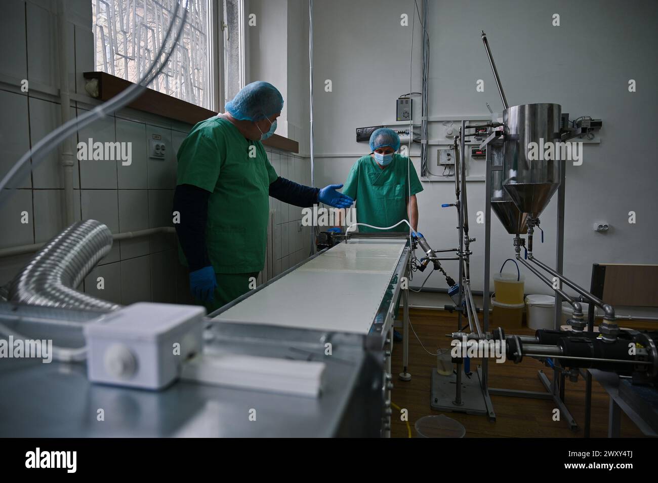 Non Exclusive: LVIV, UKRAINE - APRIL 02, 2024 - Chemists produce ...