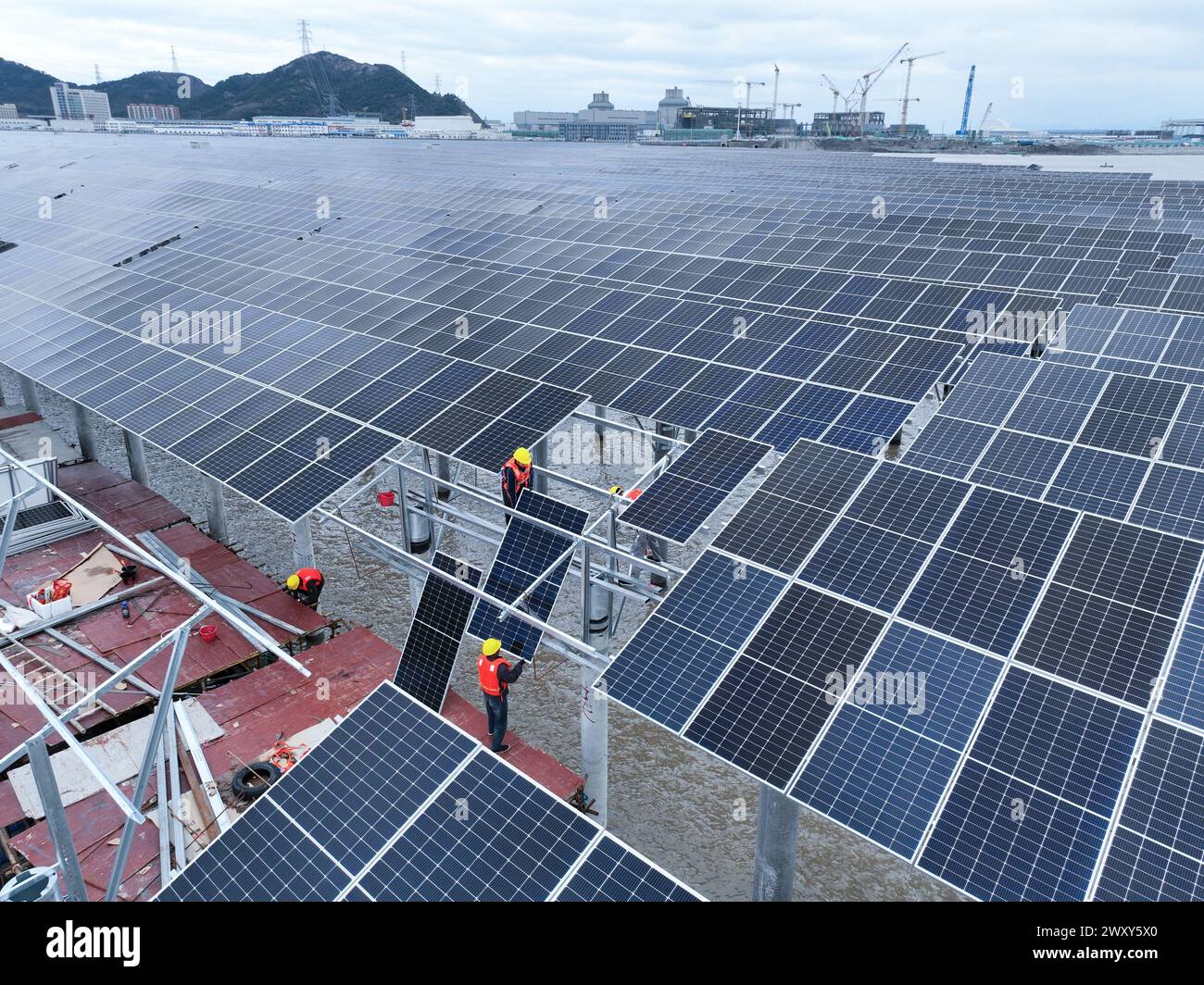 (240403) -- TAIZHOU, April 3, 2024 (Xinhua) -- An aerial drone photo ...