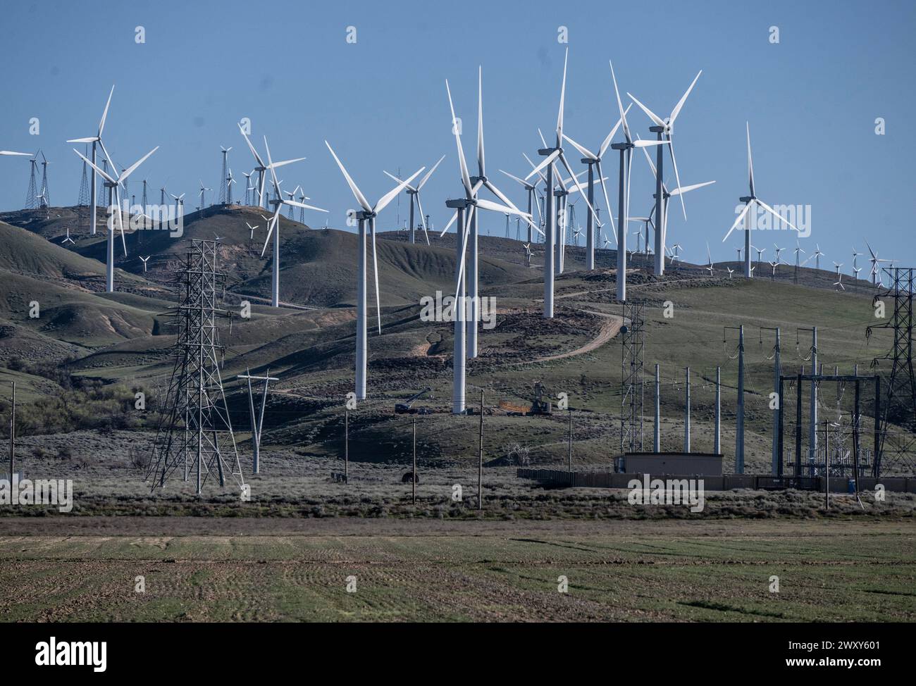 Tehachapi mojave wind resource area hi-res stock photography and images ...