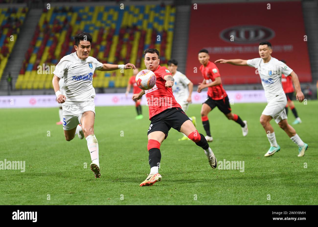 Chengdu Rongcheng Football Club defeated Nantong Zhiyun Football Club ...